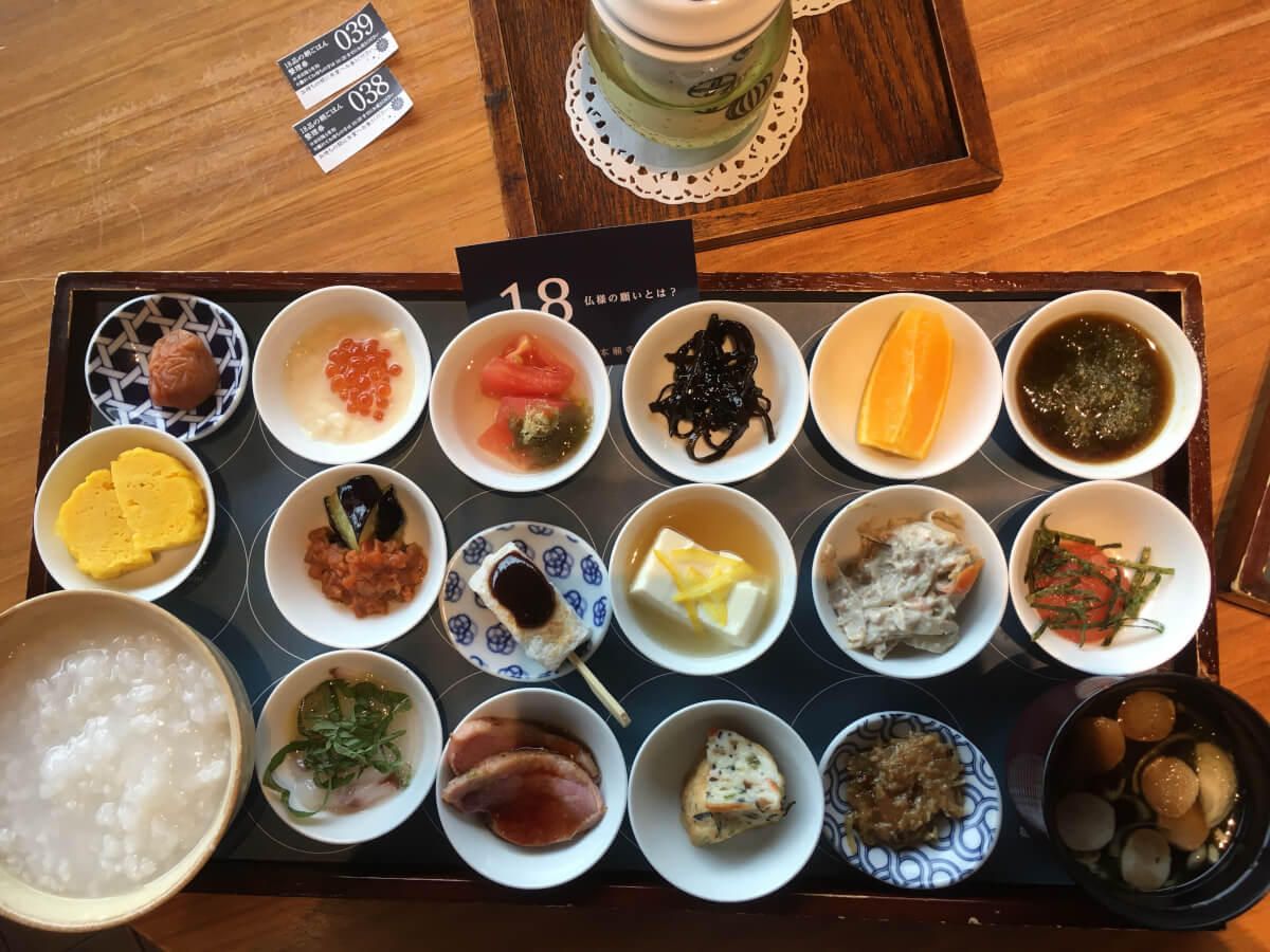 築地本願寺カフェ Tsumugi 18品の朝ごはん 【東京：築地】 | 暮らしに馴染む旅